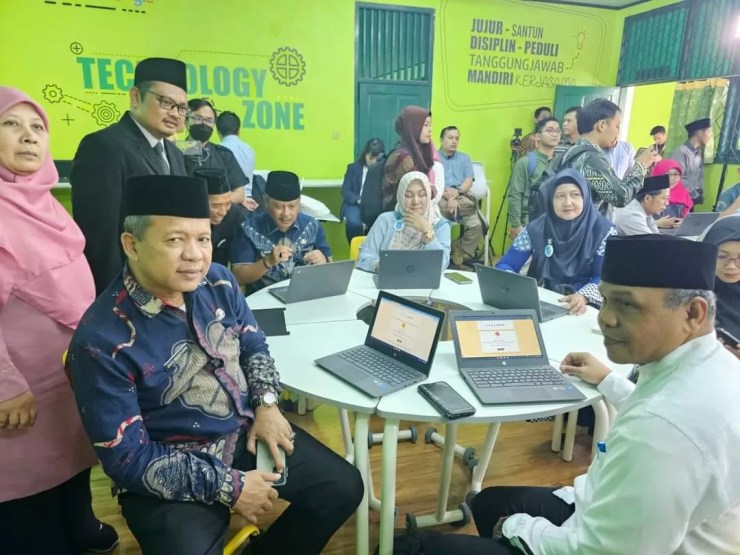 MTsN 1 Tangsel Jadi Pilot Project Digital Class Kemenag RI ...